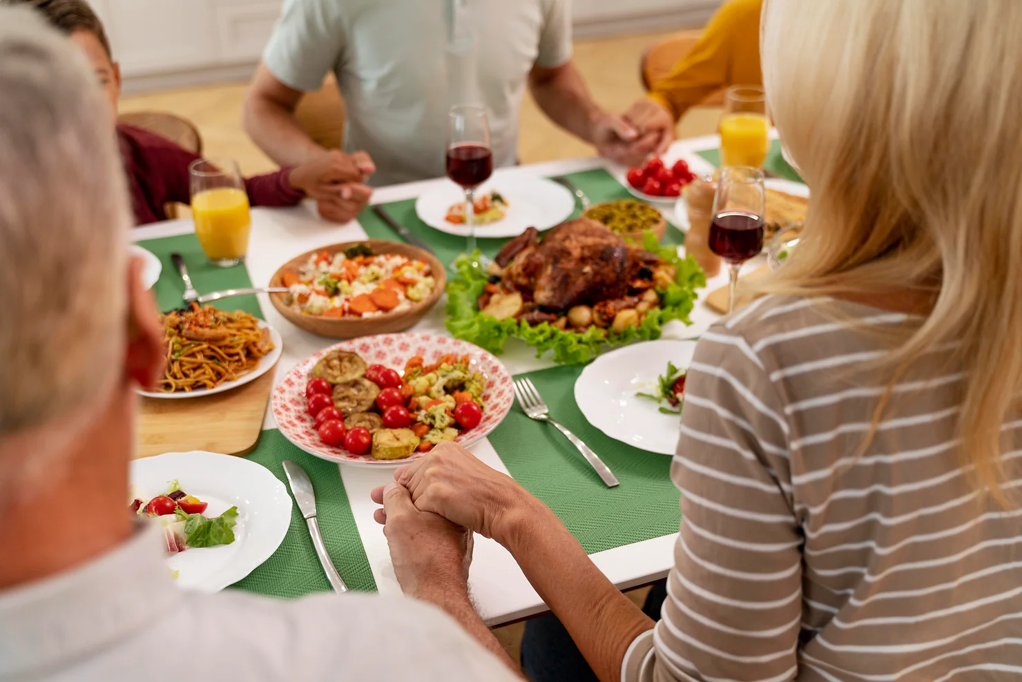 Differences Between a Funeral Repast and a Funeral Reception